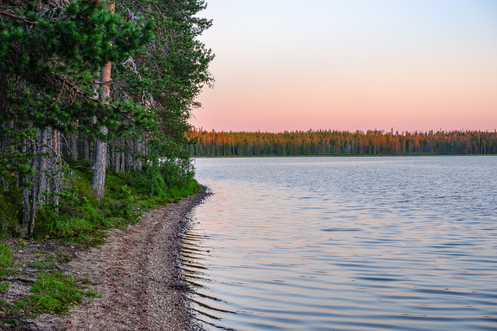 Ihania hetkiä Hossassa – Saari avaruudessa